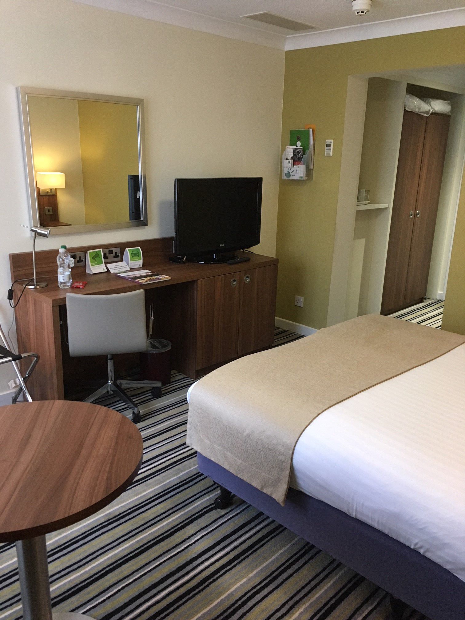 Holiday Inn Swindon Hotel | Best Price Guaranteed